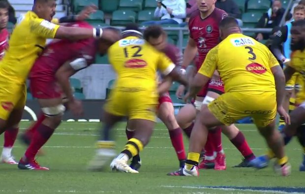 Levani Botia sent off for a horror tackle on Maxime Medard | Ultimate ...