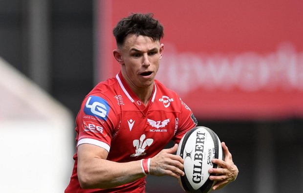 Tom Rogers becomes the eleventh player to sign a new Scarlets contract ...